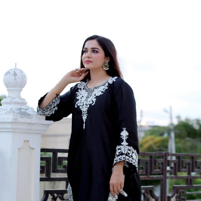 Fahima Awan | Biography, Age, Family & Other Facts